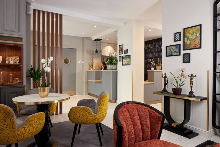 Services at the 4 star hotel Villa Romantic Paris - Pool & spa